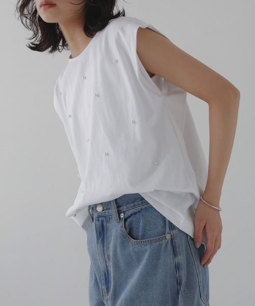 hellam（へラム）の「パール付きショルダータックTシャツ（Tシャツ/カットソー）」 - WEAR