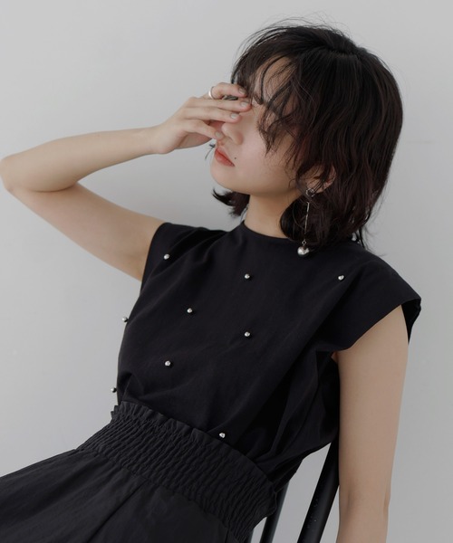 hellam（へラム）の「パール付きショルダータックTシャツ（Tシャツ/カットソー）」 - WEAR