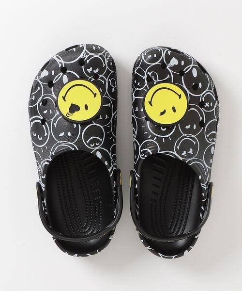crocs（クロックス）の「クロックス crocs Classic 2022 Smiley Clog（サンダル）」 - WEAR