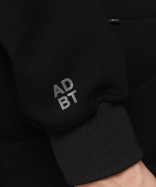 adabat（アダバット）の「【ADBT】刺しゅうロゴデザイン 長袖フーディ（パーカー）」 - WEAR