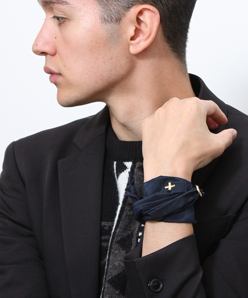 piuoro（ピウオッロ）の「piu oro（バングル/リストバンド）」 - WEAR