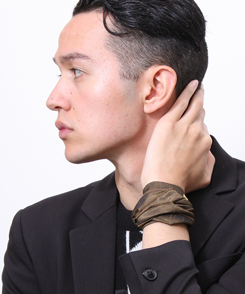piuoro（ピウオッロ）の「piu oro（バングル/リストバンド）」 - WEAR