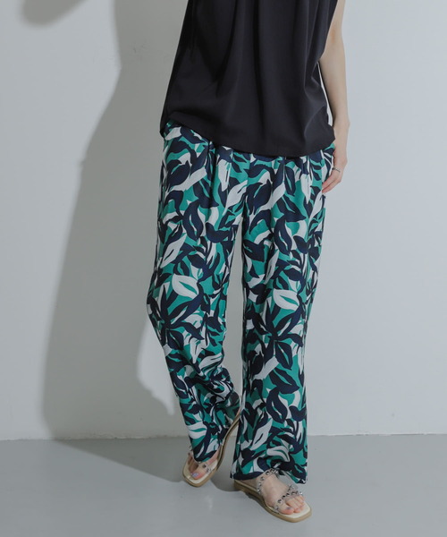 SENSE OF PLACE by URBAN RESEARCH（センスオブプレイスバイアーバンリサーチ）の「リーフプリントイージーパンツ ...