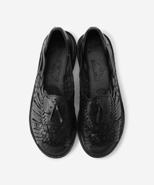 CHAMULA（チャムラ）の「CHAMULA | レザースリッポンシューズ UXMAL BLACK WOMEN（サンダル）」 - WEAR