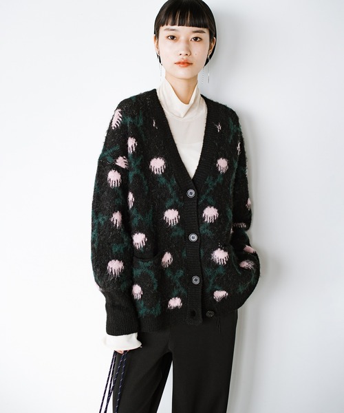 haco!（ハコ）の「haco!×NOKI 花をまとうコラボシリーズ【糸菊】お花の模様に編み立てたふわほわジャカードカーディガン（カーディガン/ボレロ）」 - WEAR