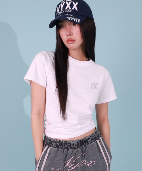EMBLEM LOGO TEE WHITE（Tシャツ/カットソー）｜NYXX（エヌワイエックスエックス）のファッション通販 - ZOZOTOWN