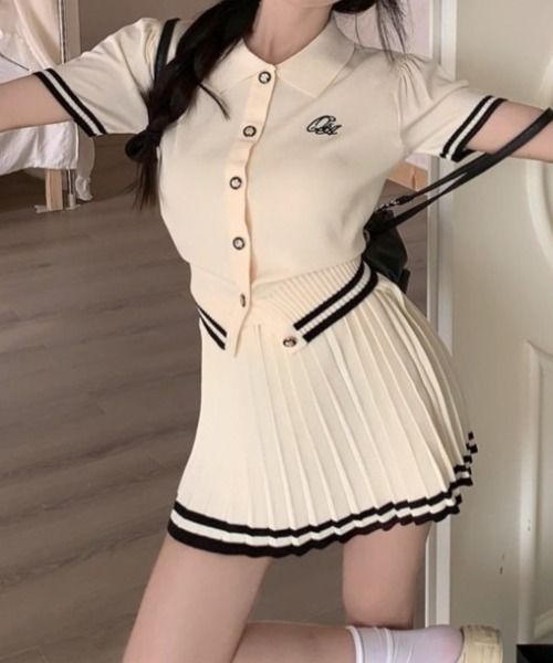 Teem Store（チームストア）の「【2点セット】ワンポイントライン 夏ポロニットカーデ ラインプリーツスカート（ポロシャツ）」 - WEAR