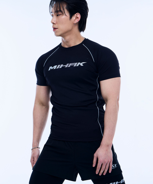 MIHAK（ミハク）の「リフレクティブパイピングプロTシャツ（ブラック）（Tシャツ/カットソー）」 - WEAR