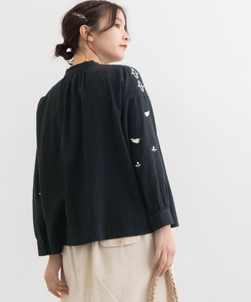 POU DOU DOU（プードゥドゥ）の「とりと草木袖刺繍ブラウス（シャツ/ブラウス）」 - WEAR