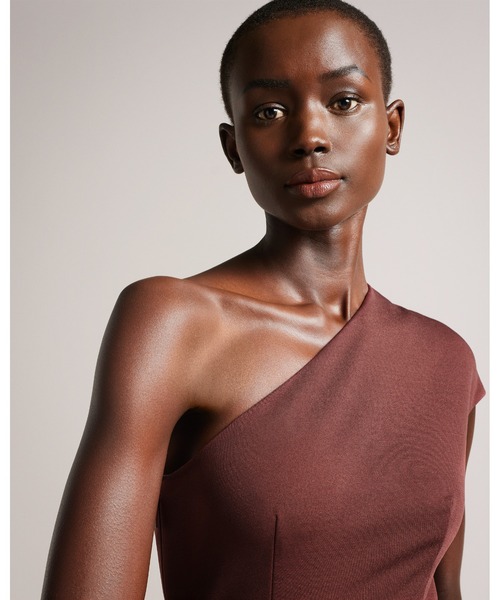 Ted Baker（テッドベーカー）の「NIMALA アシンメトリック スリムフィット ドレス（ワンピース）」 - WEAR