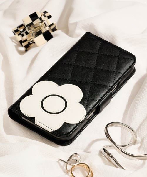 MARY QUANT（マリークヮント）の「【MARY QUANT】MARY QUANT DAISY PATCH QUILT Book Type Case（スマホケース/カバー）」 - WEAR
