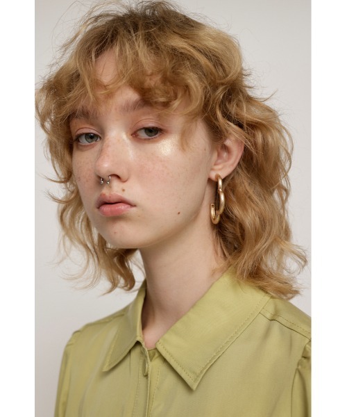 SLY（スライ）の「CURVE HOOP P/EARRINGS カーブ フープピアス（ピアス（両耳用））」 - WEAR