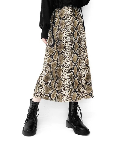 LVEU.（ラブユ.）の「Python flare skirt / パイソンフレアスカート（スカート）」 - WEAR