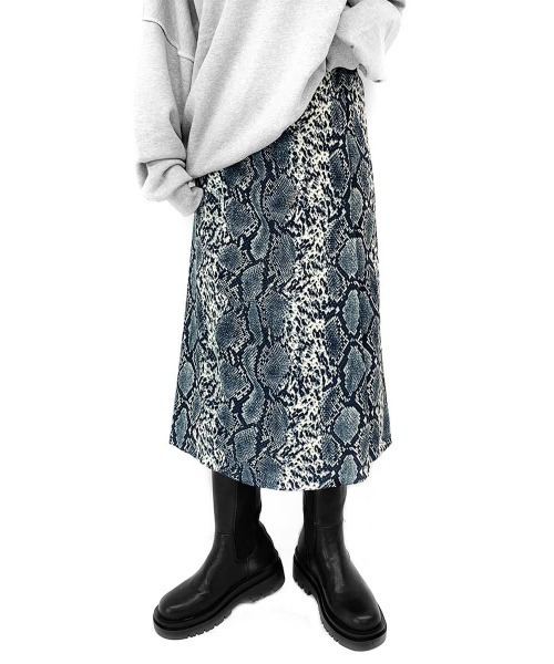 LVEU.（ラブユ.）の「Python flare skirt / パイソンフレアスカート（スカート）」 - WEAR