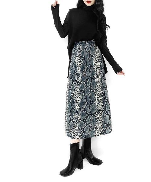 LVEU.（ラブユ.）の「Python flare skirt / パイソンフレアスカート（スカート）」 - WEAR