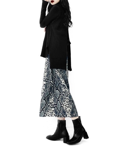 LVEU.（ラブユ.）の「Python flare skirt / パイソンフレアスカート（スカート）」 - WEAR