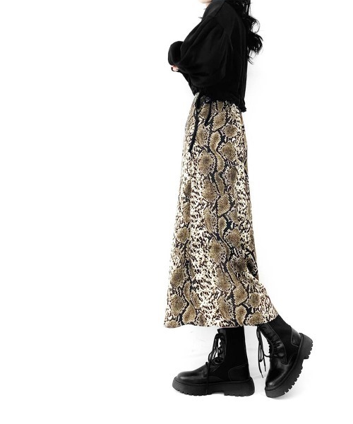LVEU.（ラブユ.）の「Python flare skirt / パイソンフレアスカート（スカート）」 - WEAR