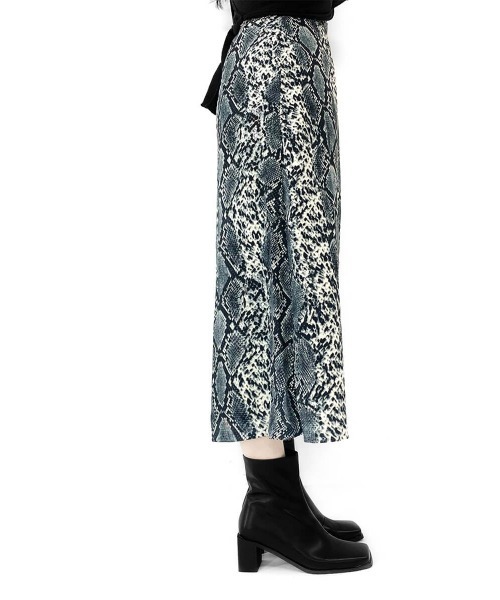 LVEU.（ラブユ.）の「Python flare skirt / パイソンフレアスカート（スカート）」 - WEAR