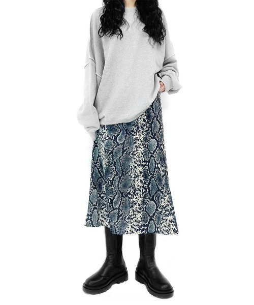 LVEU.（ラブユ.）の「Python flare skirt / パイソンフレアスカート（スカート）」 - WEAR