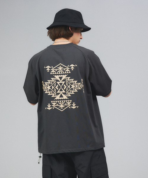 PENDLETON（ペンドルトン）の「WEB限定 【PENDLETON/ペンドルトン】ネイティブ柄バックプリント ショートスリーブ Raglan / ラグランTシャツ（Tシャツ/カットソー ...