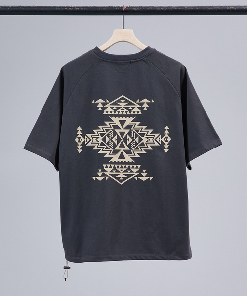 PENDLETON（ペンドルトン）の「WEB限定 【PENDLETON/ペンドルトン】ネイティブ柄バックプリント ショートスリーブ Raglan / ラグランTシャツ（Tシャツ/カットソー ...