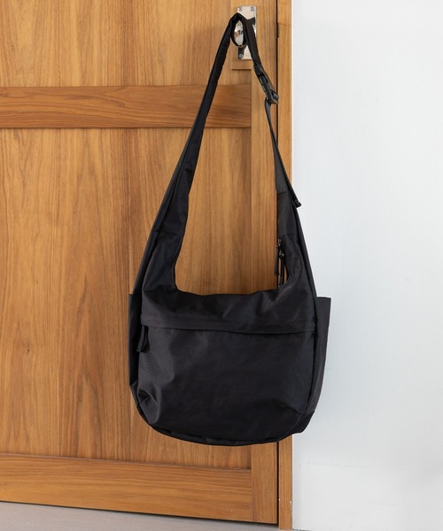 GLOBAL WORK（グローバルワーク）の「撥水スマらくムーンショルダー/128509（ショルダーバッグ）」 - WEAR