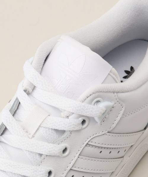 adidas（アディダス）の「adidas/アディダス RIVALRY LOW FV4225（スニーカー）」 - WEAR