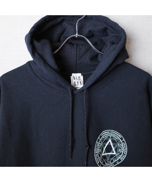 DIM MAK（ディムマック）の「【PH1】【DIM MAK】TAPE LOGO PRINT PARKA DMMK-ST002（パーカー ...