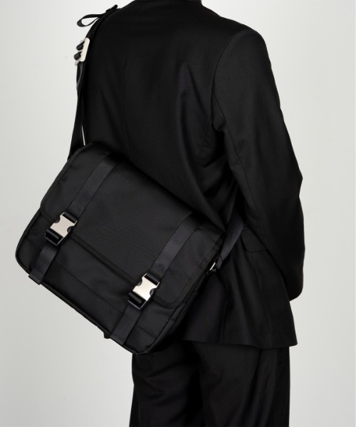 HAH ARCHIVE（ハーアーカイブ）の「【HAHARCHIVE 】2バックル ブラックナイロン ショルダーメッセンジャーバッグ ...