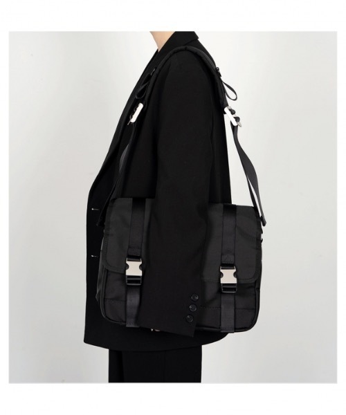 HAH ARCHIVE（ハーアーカイブ）の「【HAHARCHIVE 】2バックル ブラックナイロン ショルダーメッセンジャーバッグ ...