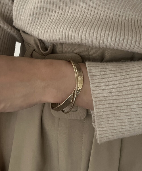 Thevon（ゼボン）の「【heilly/ヘイリー】クロスバングル（ブレスレット）」 - WEAR