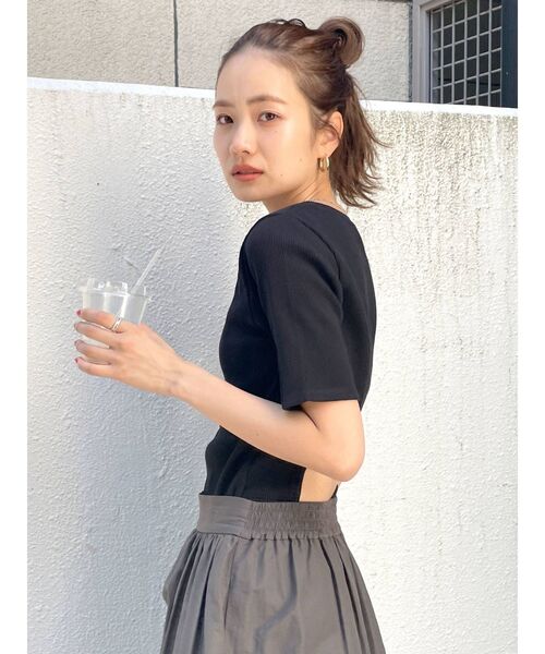 Ungrid（アングリッド）の「バックオープンフィットハーフスリーブTee（Tシャツ/カットソー）」 - WEAR