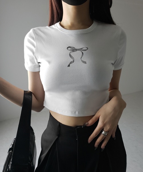 me+em select（ミームセレクト）の「【 4color 】ミニリボンショートちびTシャツ ／mini ribbon short chibi Tee（Tシャツ/カットソー）」 - WEAR