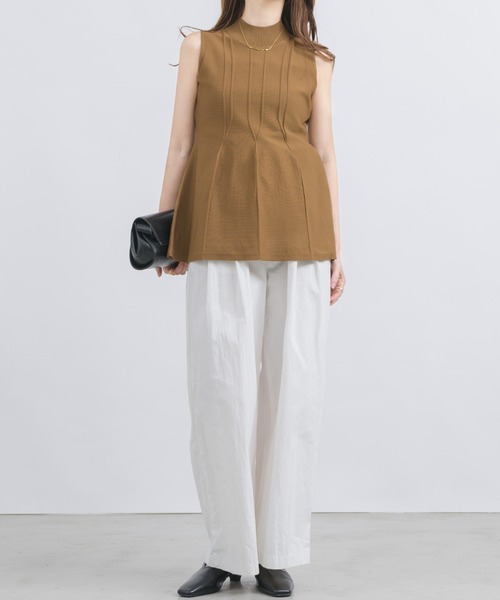 NEUNA（ヌナ）の「【1枚で決まる高見えトップス。】ウエストボリュームラインフリルノースリーブトップス（Tシャツ/カットソー）」 - WEAR