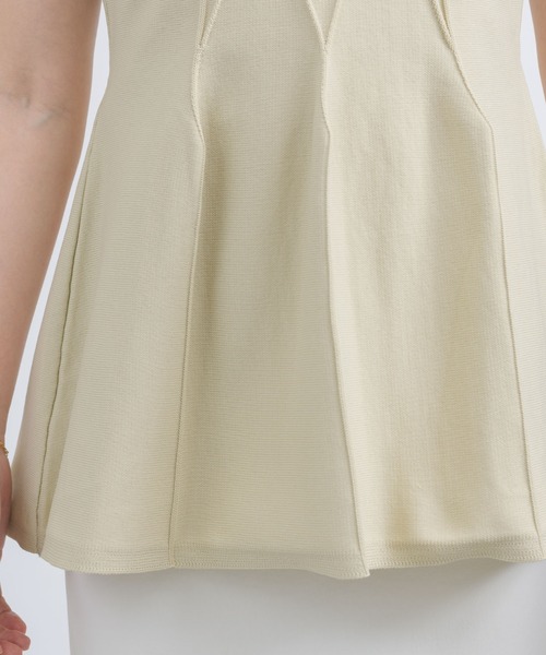 NEUNA（ヌナ）の「【1枚で決まる高見えトップス。】ウエストボリュームラインフリルノースリーブトップス（Tシャツ/カットソー）」 - WEAR