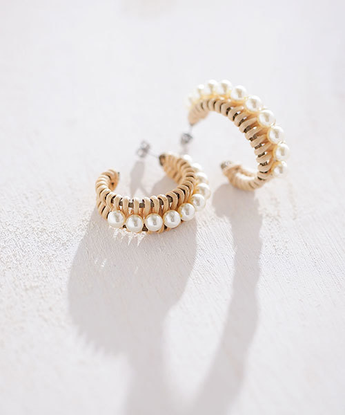 Ader(アデル)の「ader Bijoux Pearl Rattan Hoop Piece(ピアス(両耳用))」 Wear