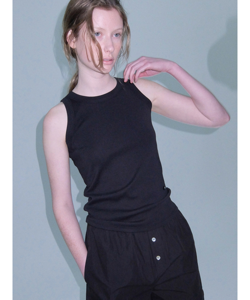 LLL DESIGN STUDIO（lllデザインスタジオ）の「Curved Ribbed Jersey Tank Top_Black（T ...