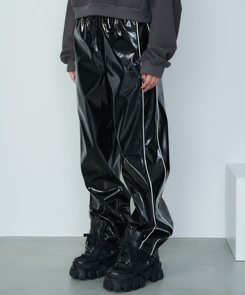 AFF AIVER（エイエフエフアイバー）の「AFF AIVER フェイクエナメルラインパンツ（その他パンツ）」 - WEAR