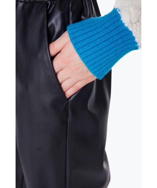 ENFOLD（エンフォルド）の「Light PU Leather ジョガーパンツ（その他パンツ）」 - WEAR