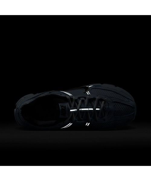 NIKE（ナイキ）の「ナイキ ズーム ボメロ 5 ウィメンズシューズ / Nike Zoom Vomero 5 Women's Shoes ...