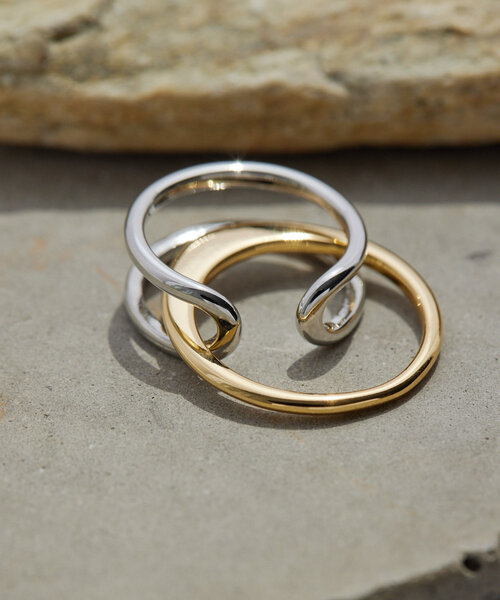 ear PAPILLONNER（イアパピヨネ）の「スライドバイカラーリング（リング）」 - WEAR