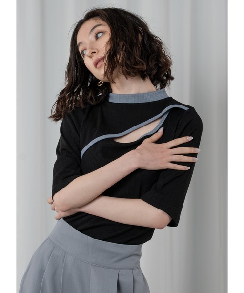 Adoon plain（アドーンプレーン）の「バイカラーネックスリットトップス（Tシャツ/カットソー）」 - WEAR