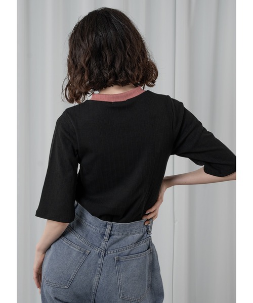 Adoon plain（アドーンプレーン）の「バイカラーネックスリットトップス（Tシャツ/カットソー）」 - WEAR