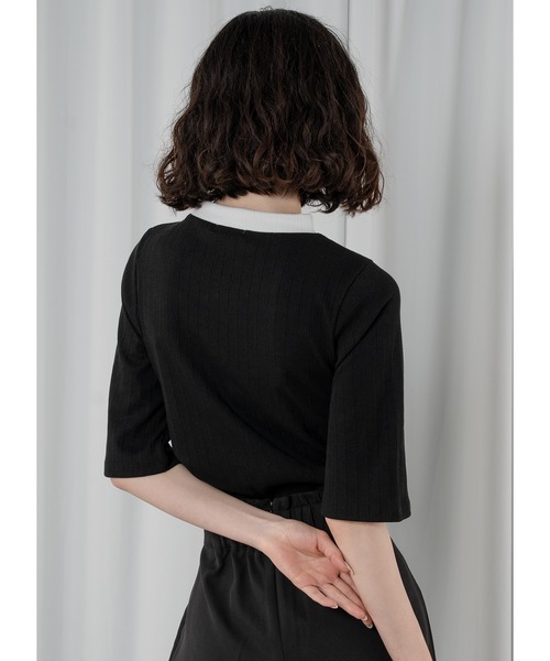 Adoon plain（アドーンプレーン）の「バイカラーネックスリットトップス（Tシャツ/カットソー）」 - WEAR