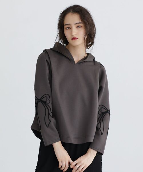 ESCAR（エスカー）の「 ESCAR リボンコード刺繍フーディ（パーカー）」 - WEAR