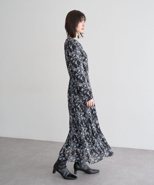 ボタニカル柄ボウタイプリーツワンピース（ワンピース）｜YECCA VECCA