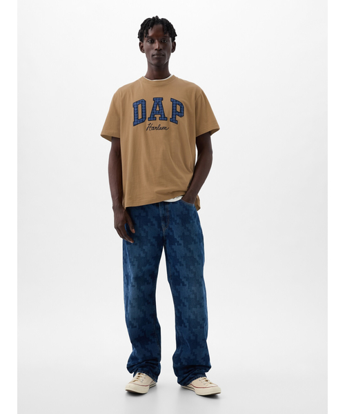 GAP（ギャップ）の「DAP GAPロゴ グラフィック Tシャツ(ユニセックス)（Tシャツ/カットソー）」 - WEAR