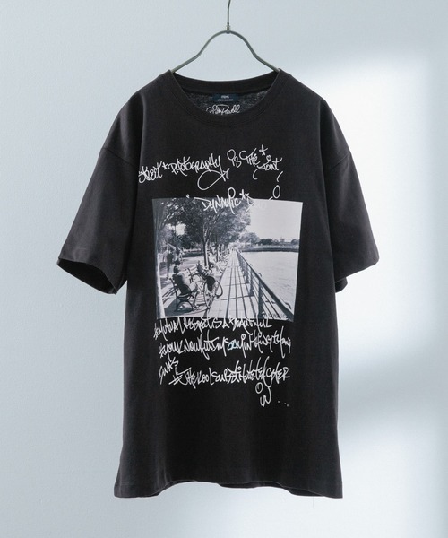 ITEMS URBANRESEARCH（アイテムズ アーバンリサーチ）の「RICKY POWELL Photo Tshirts（Tシャツ ...