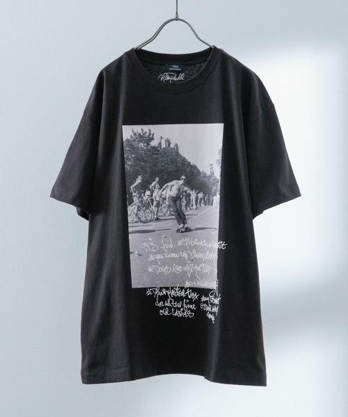 ITEMS URBANRESEARCH（アイテムズ アーバンリサーチ）の「RICKY POWELL Photo Tshirts（Tシャツ ...