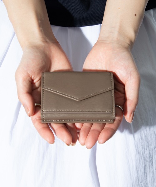GUIONNET（ギオネ）の「GUIONNET COMPACT WALLET PITAPATA ギオネ 3つ折り 本革 財布 ピタパタ（財布 ...